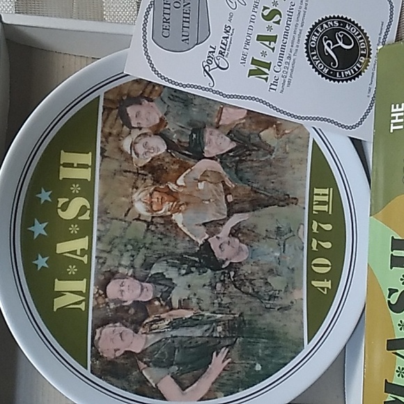 MASH COLLECTIBLE PLATE | Accents | 982 Mash Commemorative Limited ...